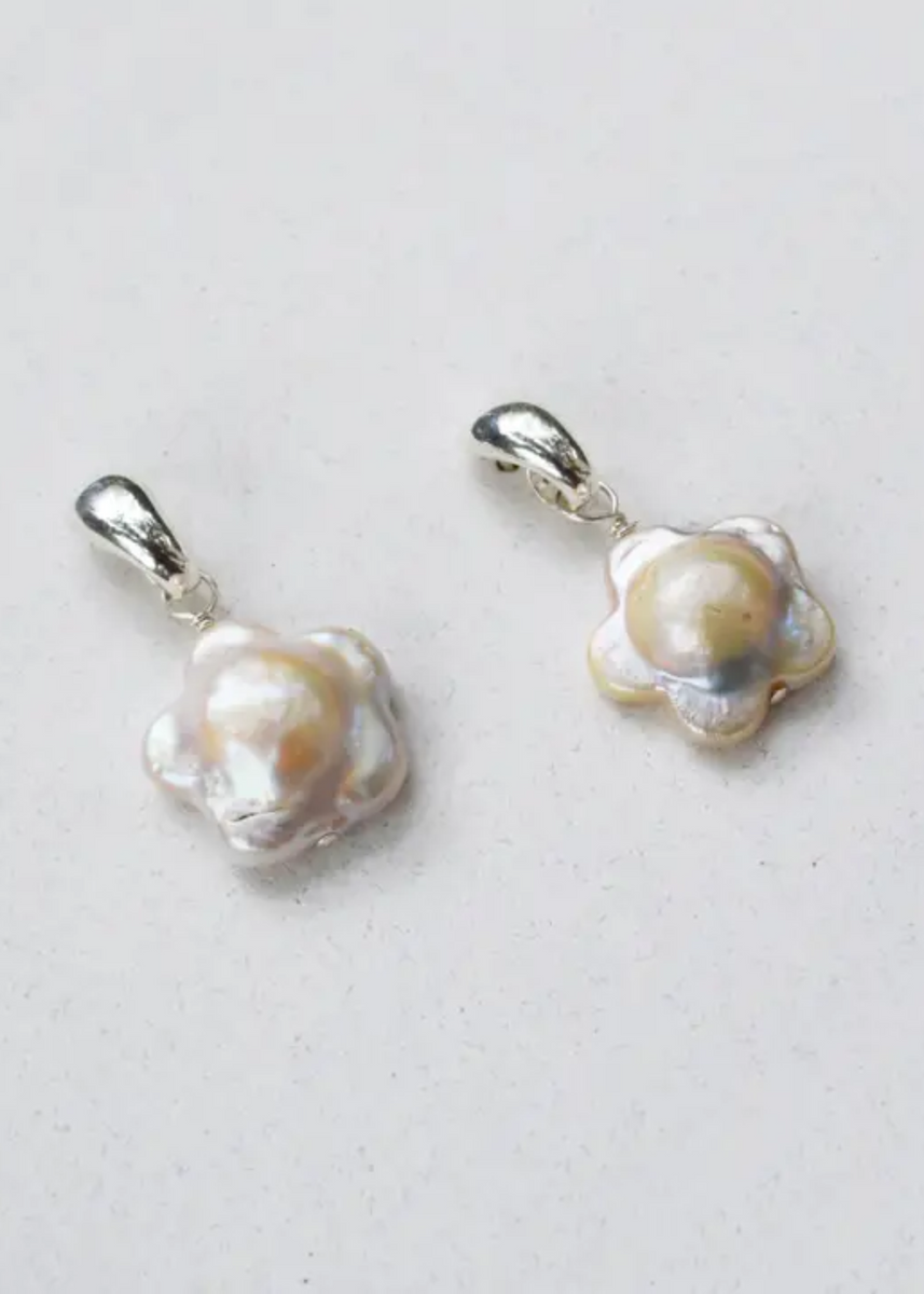 Pearl flower drops – Rue Saint Paul